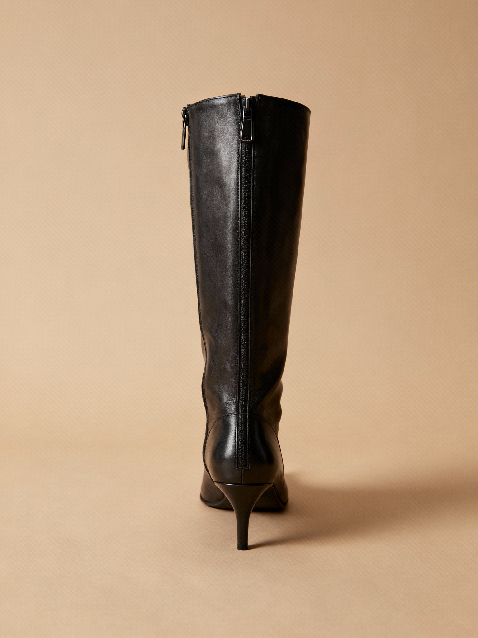 Elegant Black Boot Photo on Lummi